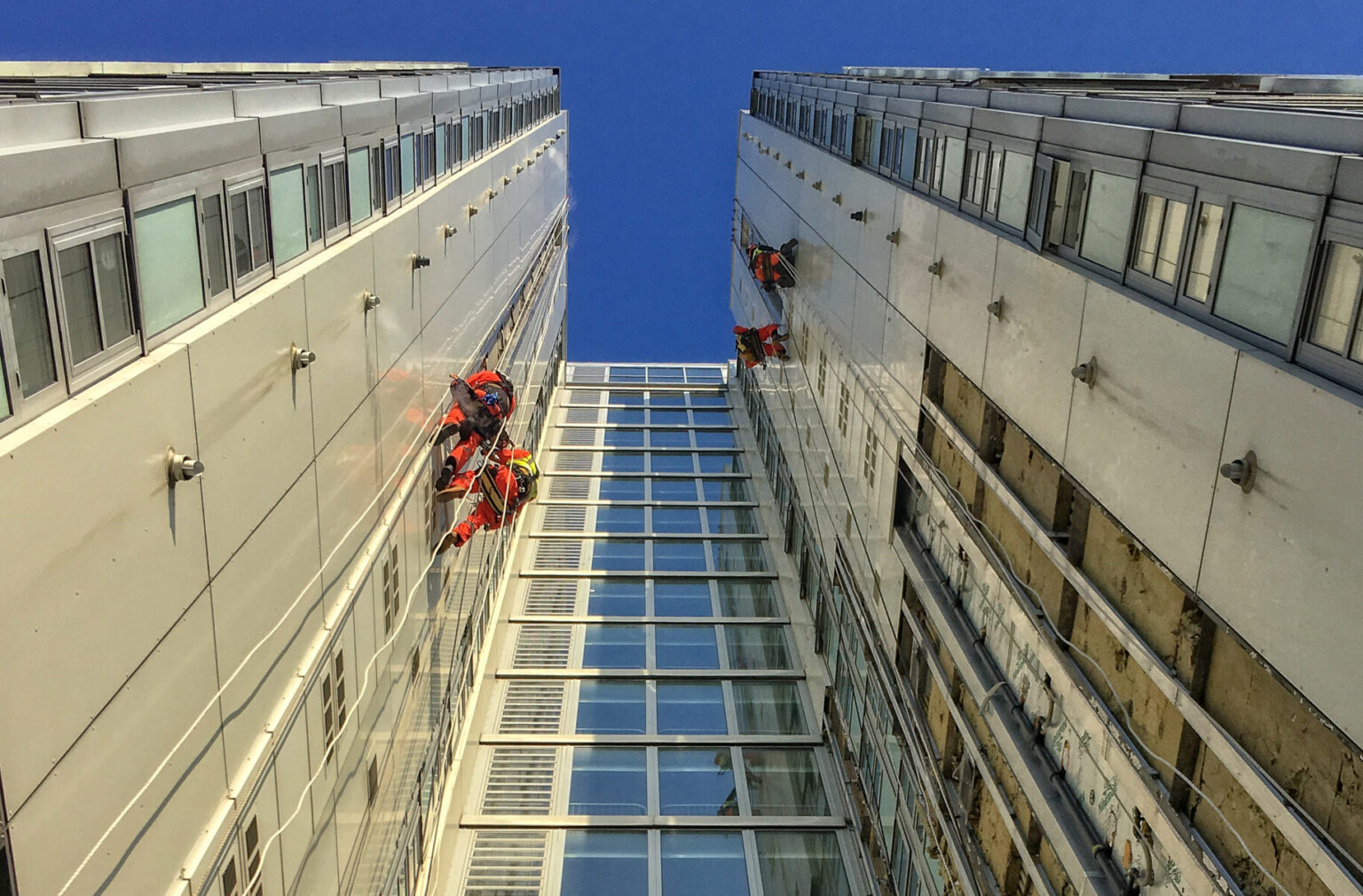 Cladding services London: inspection, commercial, industrial | RAIL